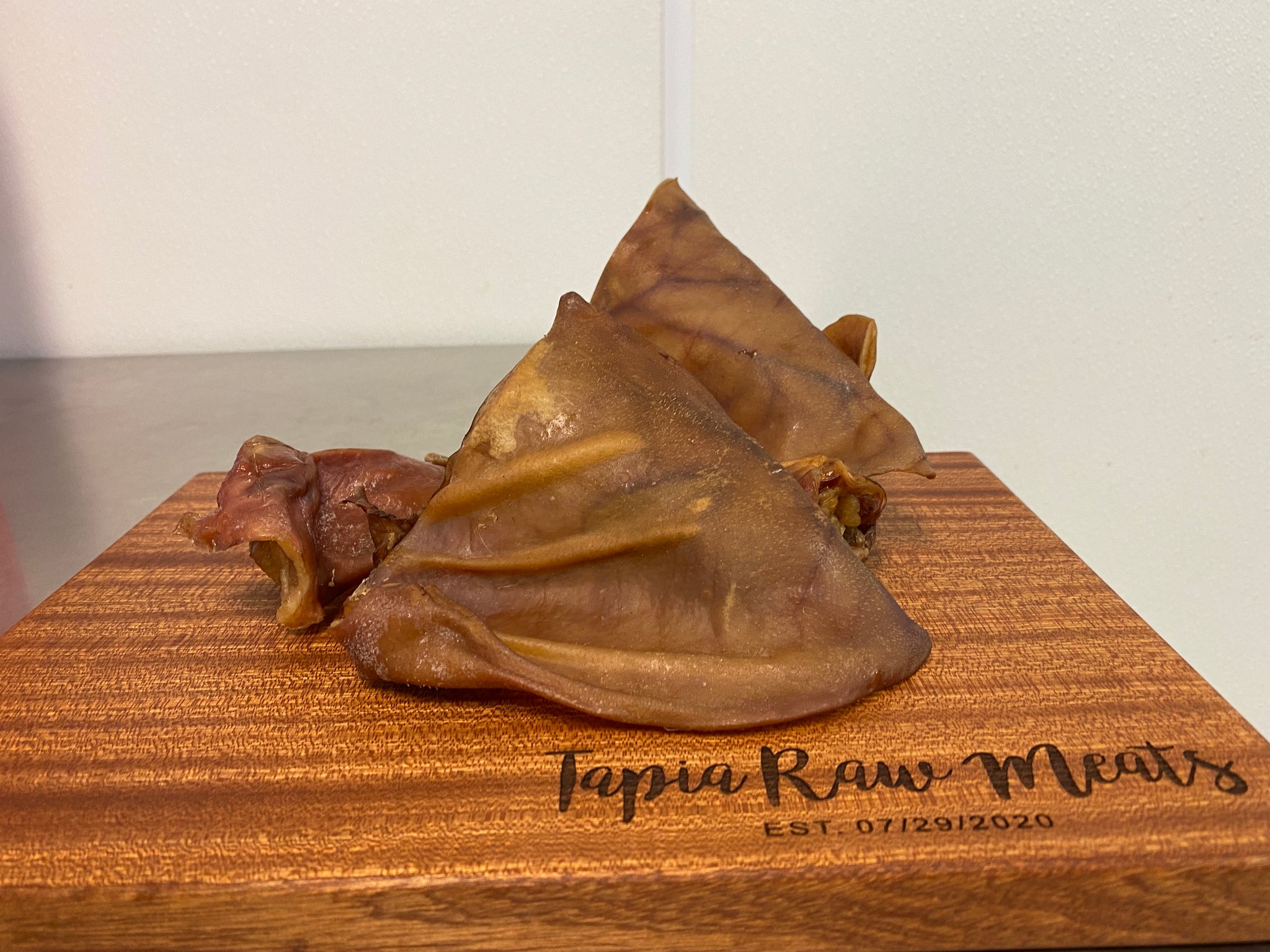 Dehydrated Pig Ear – tapiarawmeatsforpetfood